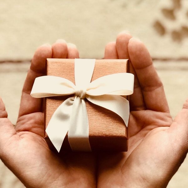 Gift, Present – Learn How to Sign